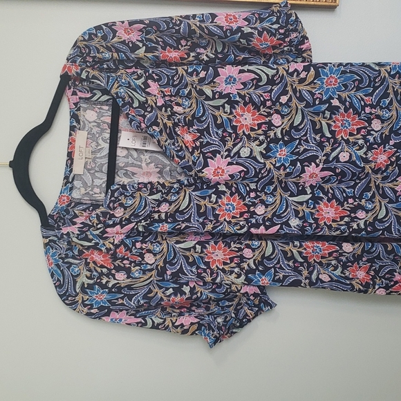 LOFT | Tops | Bnwt Loft Floral Top | Poshmark